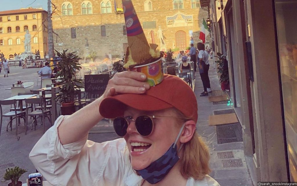 ‘Succession’ ‘s Sarah Snook Welcomes First Baby with Husband Dave ...